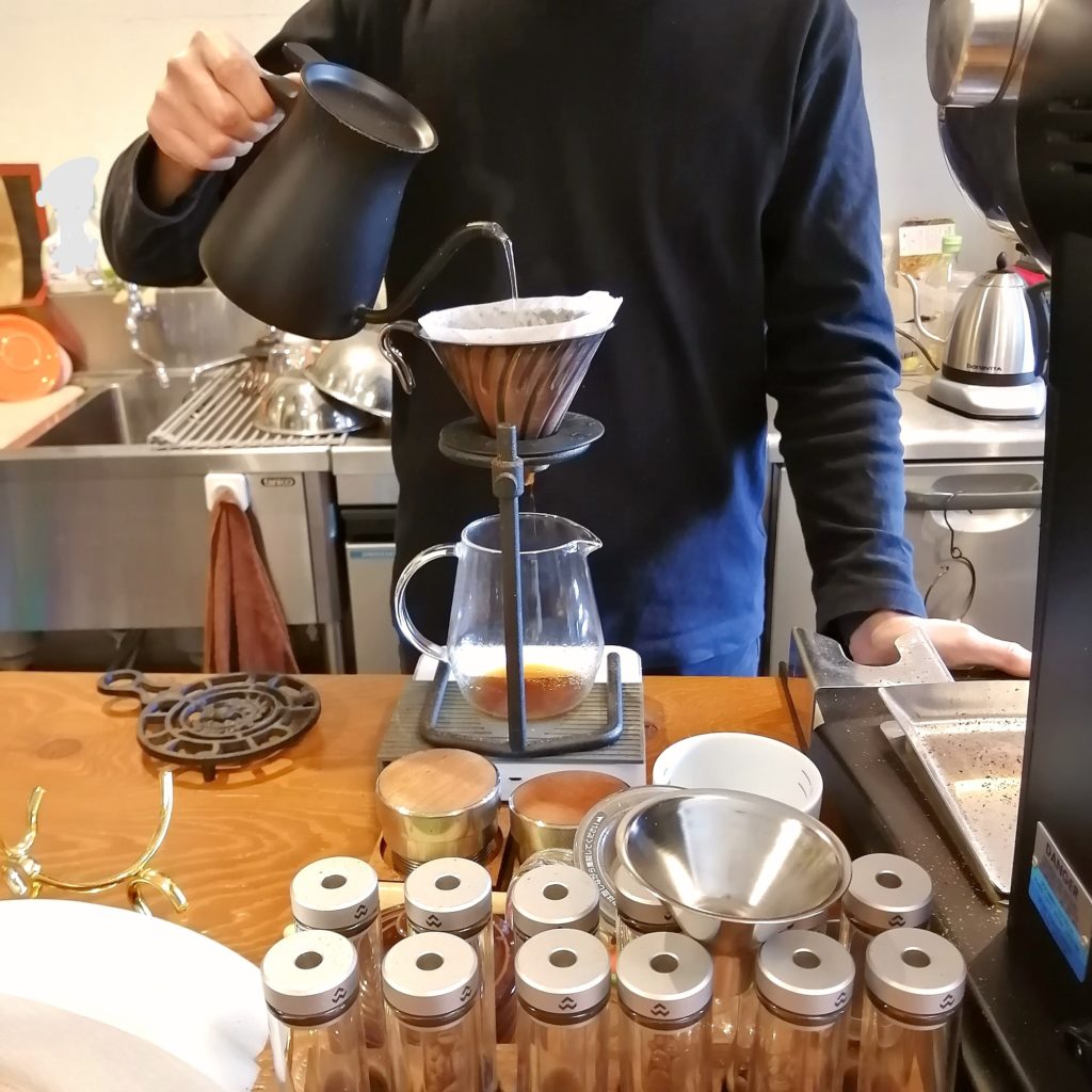 高円寺コーヒー「MYTH CAFE」素材感じる中煎りスペシャルティ | ツブサ・スギナミ web