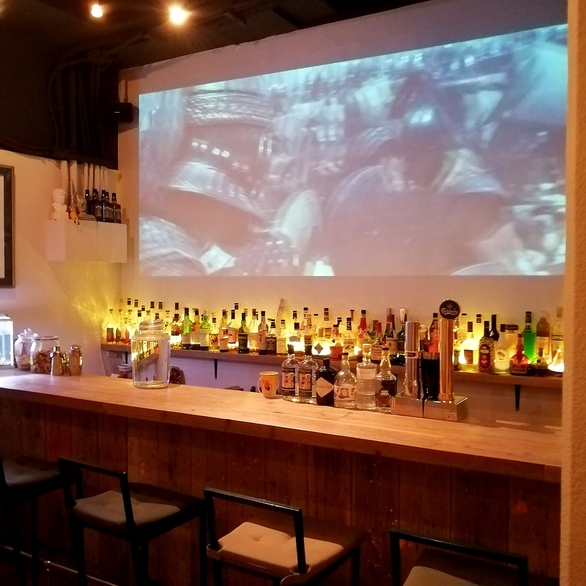 高円寺ダイニングバー「SUBSTANCE bar&grill」地下に広がるお洒落空間、グリル料理が絶品！ | ツブサ・スギナミ web